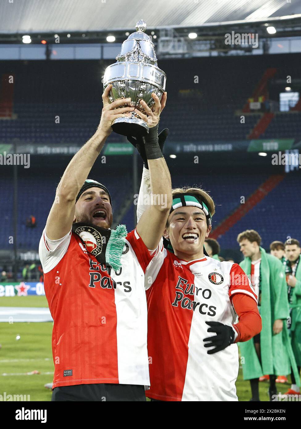 ROTTERDAM - Alireza Jahanbaksh of Feyenoord, Ayase Ueda of Feyenoord ...
