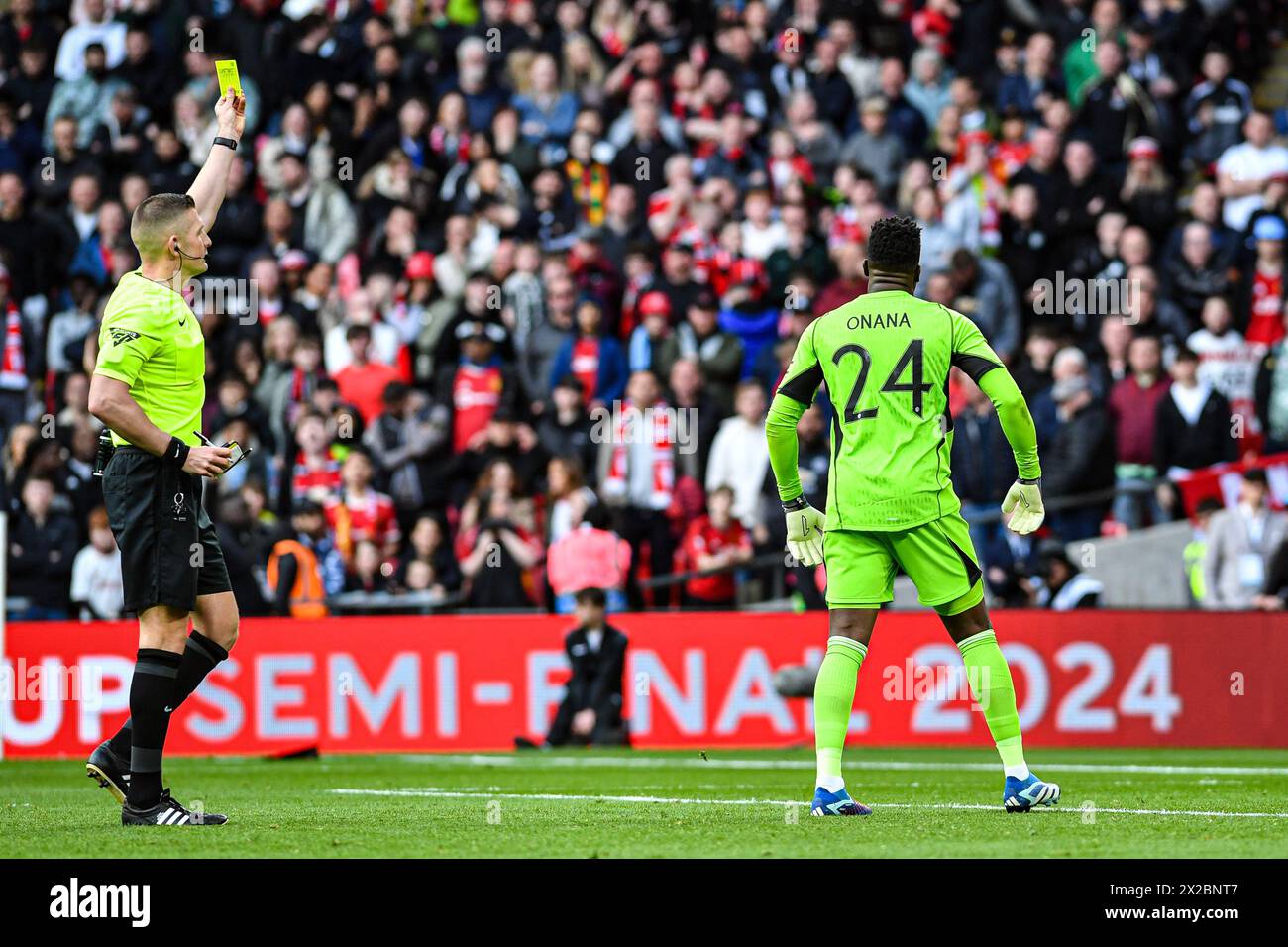 Robert jones referee hi-res stock photography and images - Alamy
