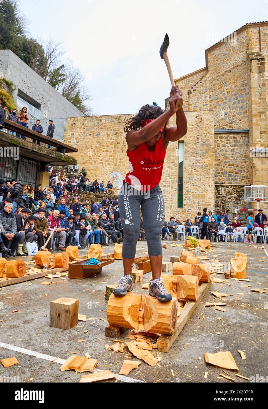 Competition of female Aizkolaris, Cutting of logs, Plaza de la Trinidad ...