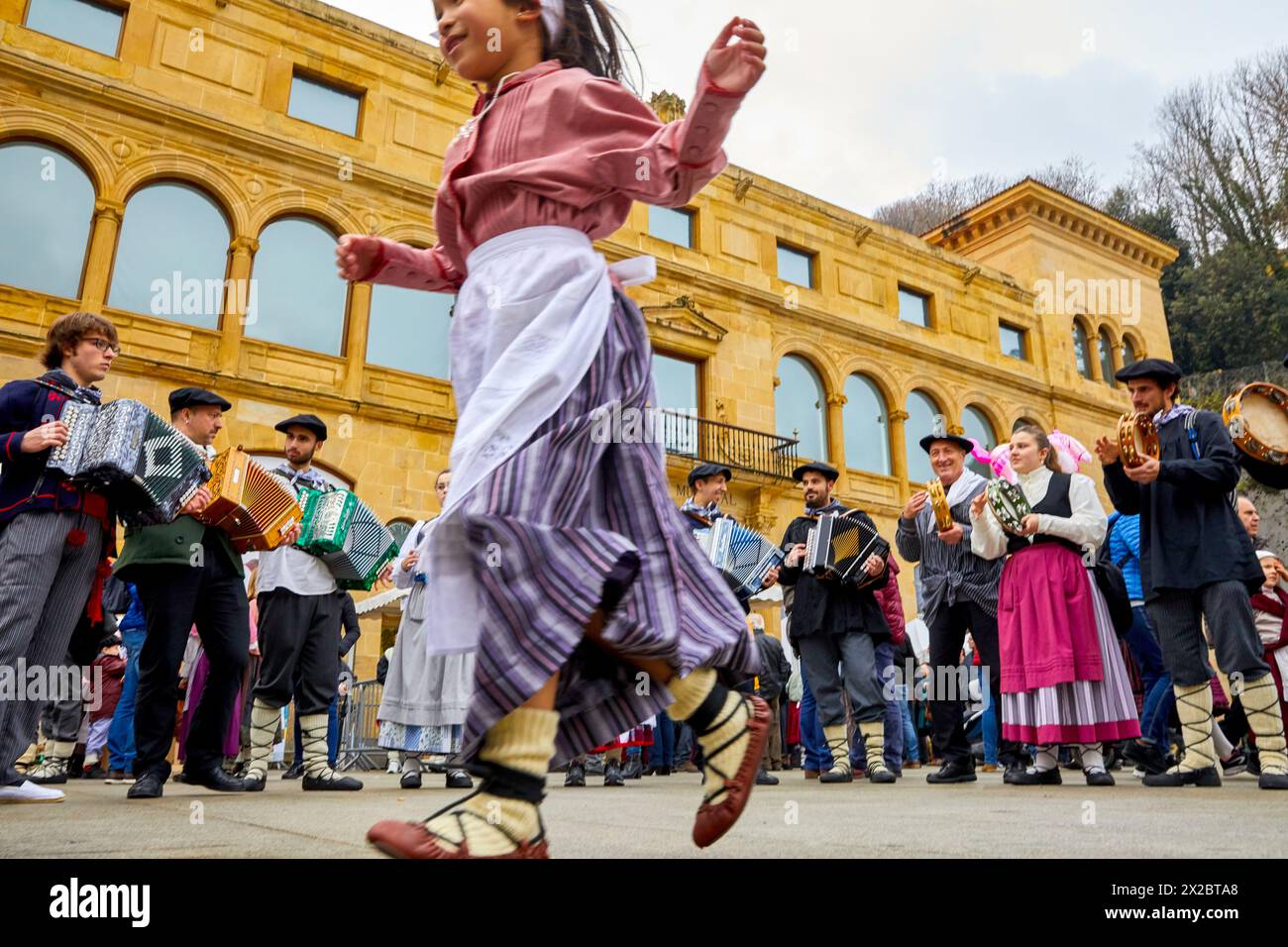 Trikitixa (typical Basque accordion), Feria de Santo Tomás, The feast ...