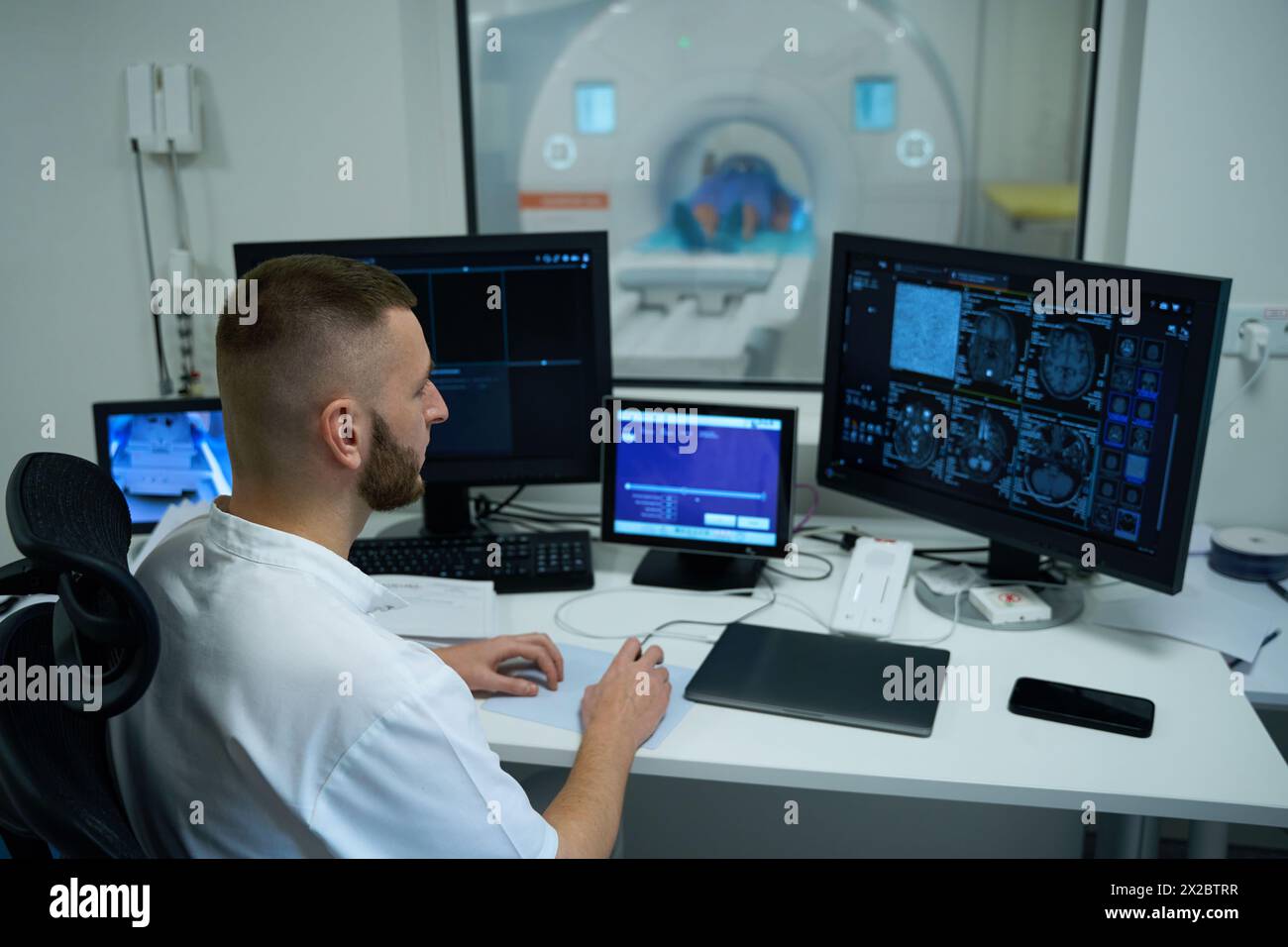 MR tech performing magnetic resonance imaging of head Stock Photo - Alamy