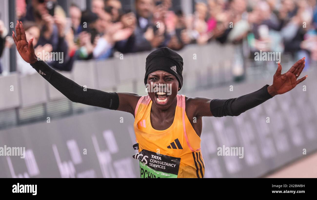 2024 tcs london marathon start line hi-res stock photography and images ...