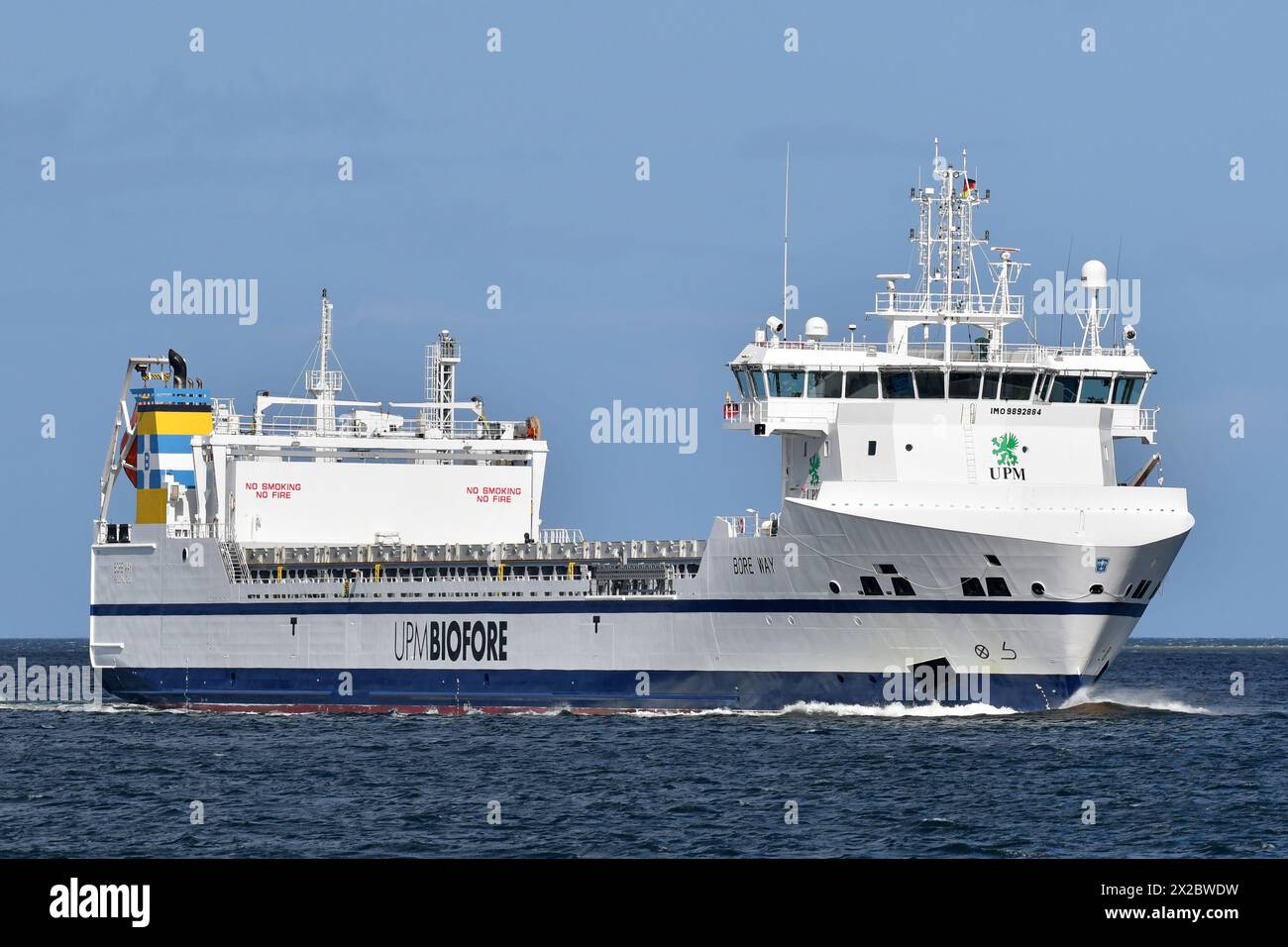 RO-RO-Cargo-Ship BORE WAY Stock Photo - Alamy
