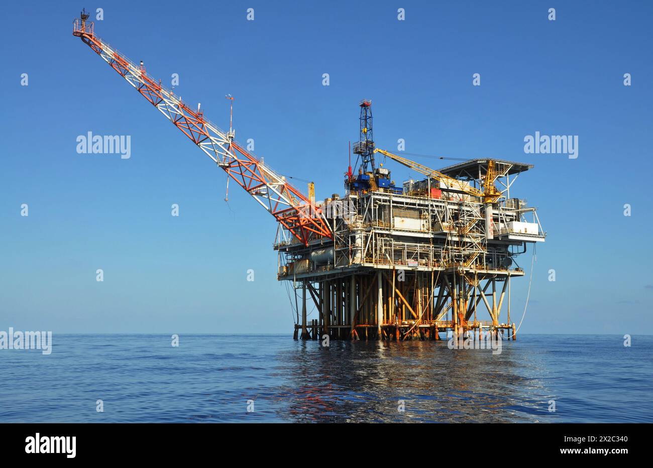 Offshore oil platform gulf of mexico hi-res stock photography and ...