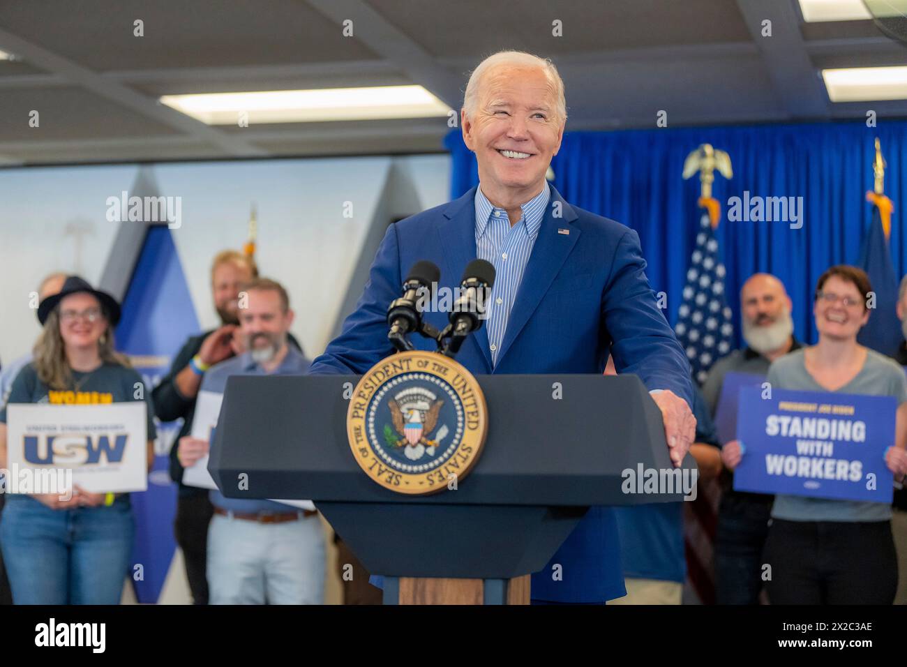 White colar workers hi-res stock photography and images - Alamy