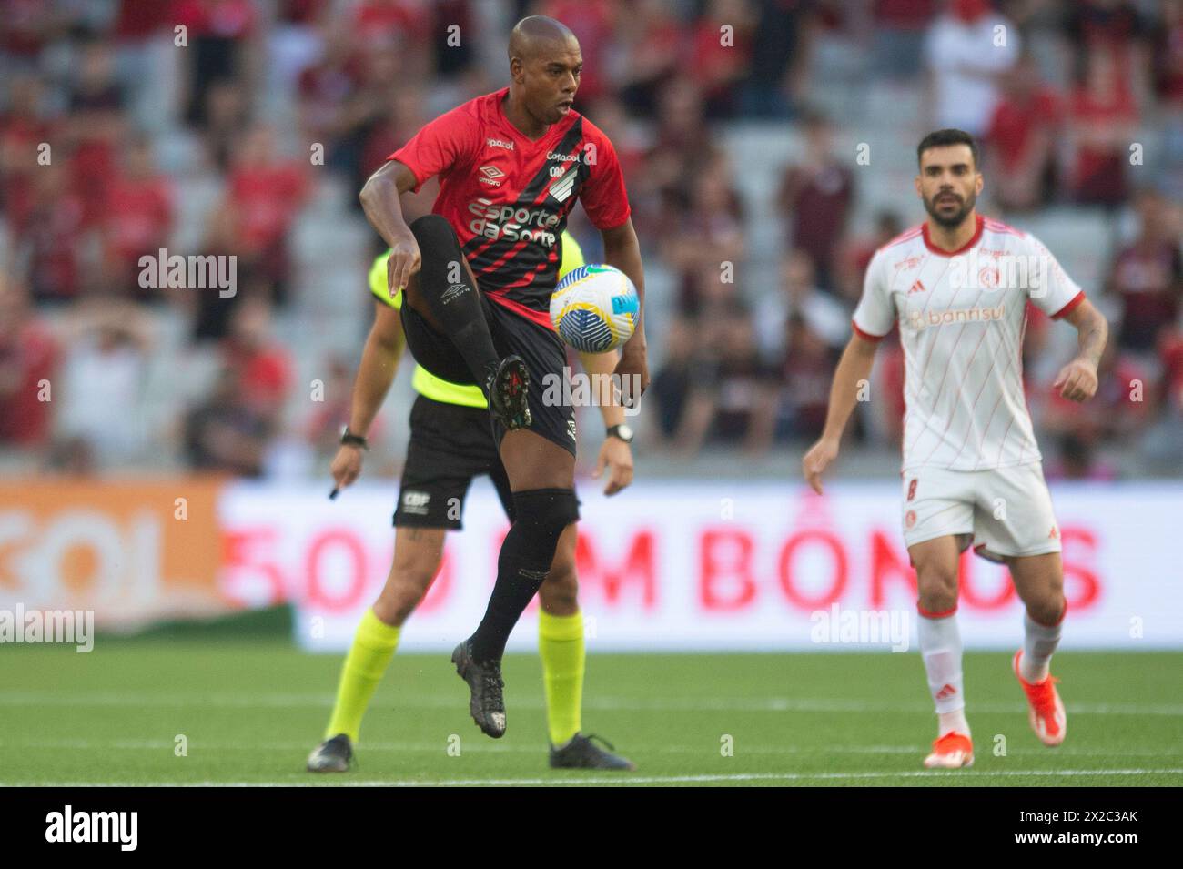 Curitiba, Brazil. 21st Apr, 2024. Fernandinho of Athletico Paranaense ...