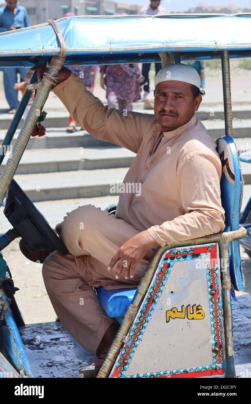 "Beach side Drive: Vehicles Along the Oceanfront Stock Photo - Alamy