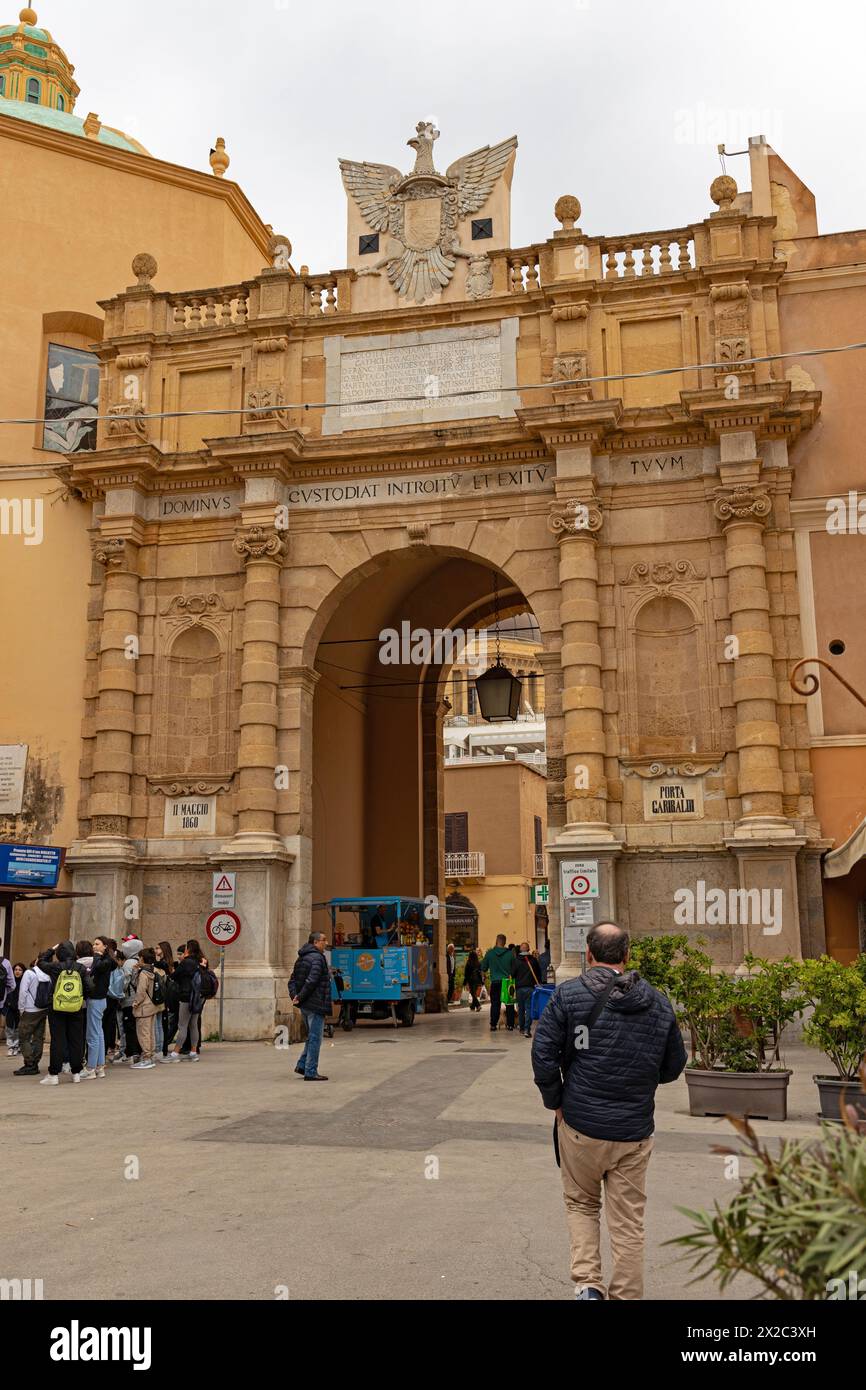 Porta Garibaldi city gate in Marsala in Sicily Stock Photo - Alamy