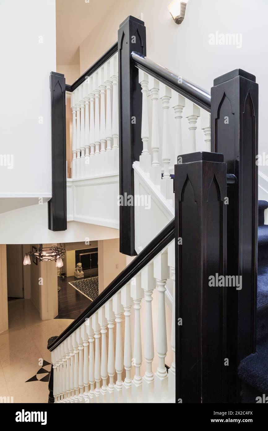 White painted newel posts and railing hi-res stock photography and ...