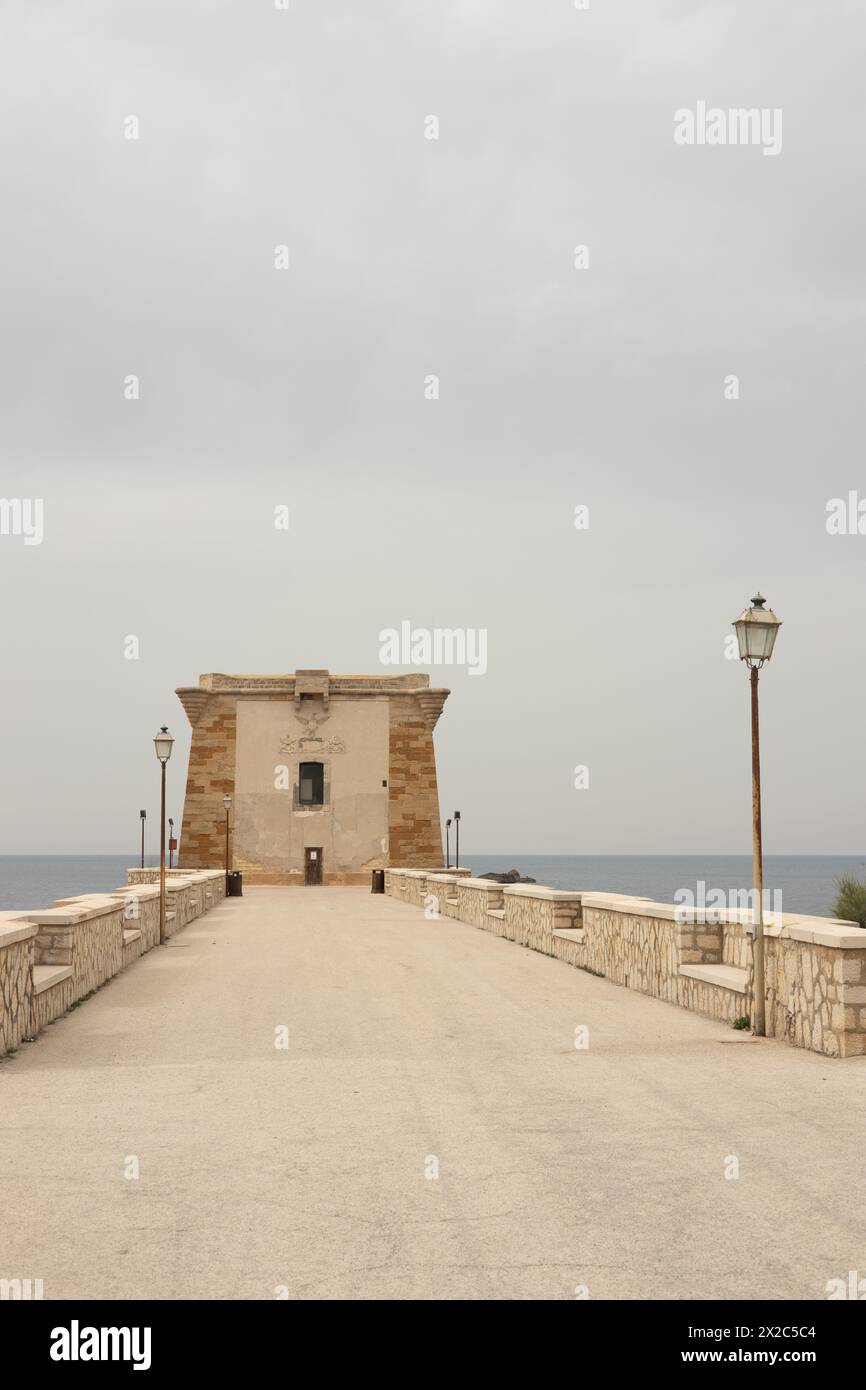 Tower monument sightseeing sicily hi-res stock photography and images ...