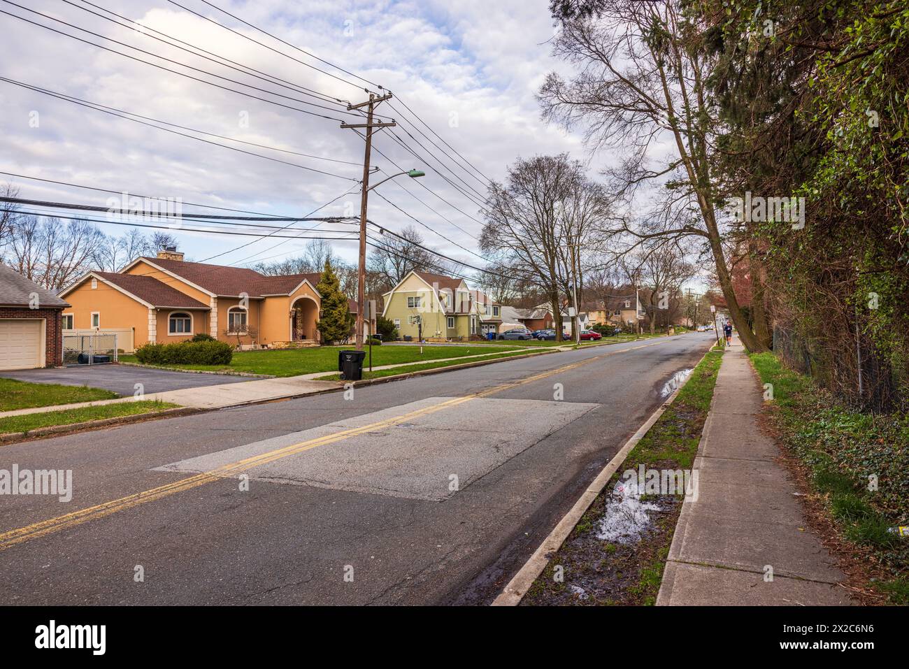 Overhead residential power lines hi-res stock photography and images ...