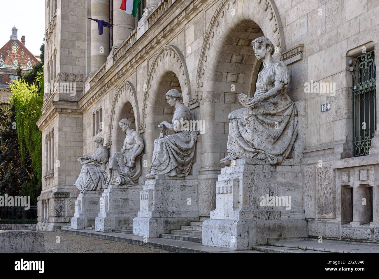 The statues of women representing the engineering sciences at the ...