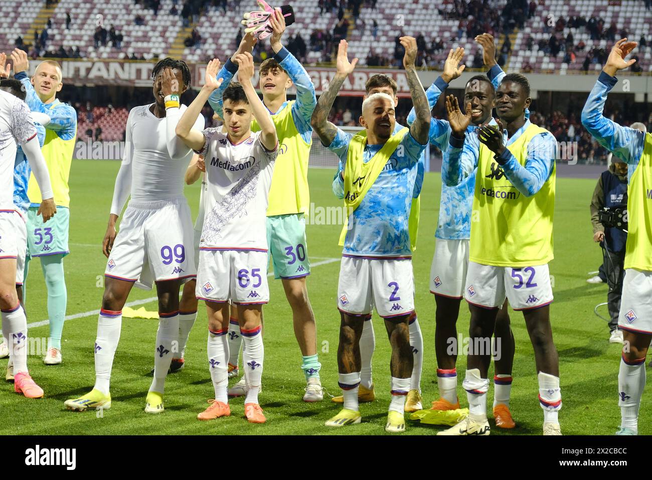 Fiorentina celebrate victory match during the Serie A football match ...