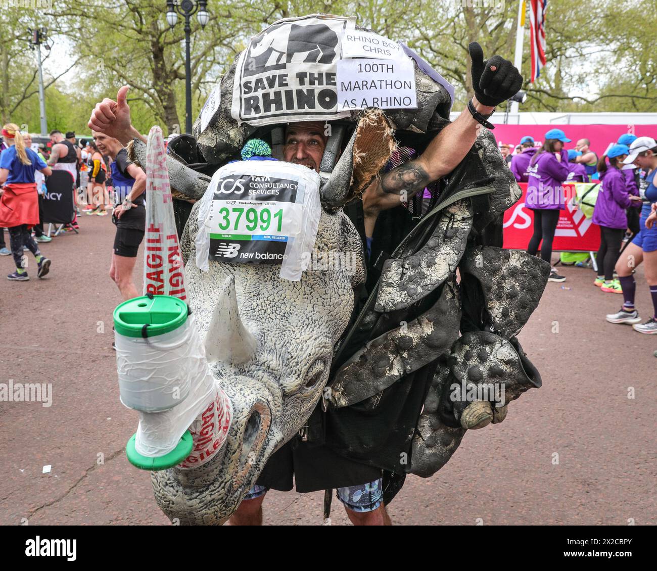 2024 tcs london marathon start line hi-res stock photography and images ...