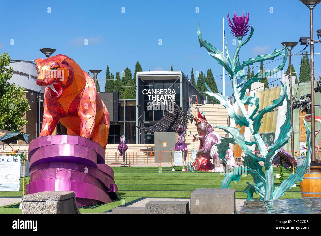 Dinasaur theme park hi-res stock photography and images - Alamy