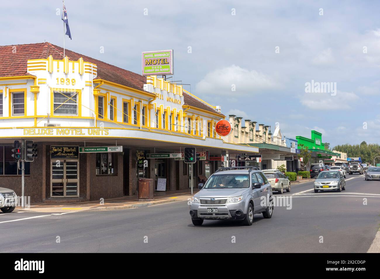 Hotel monarch traffic coastal town towns new south wales centre hi-res stock photography and ...