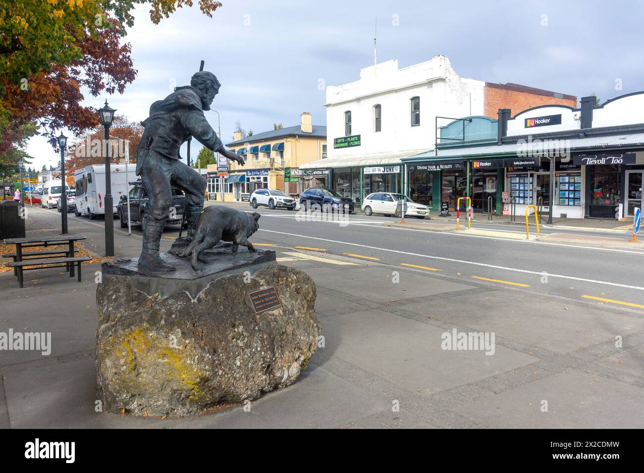 James MacKenzie & Dog statue, Main Street, Fairlee, Canterbury, New ...