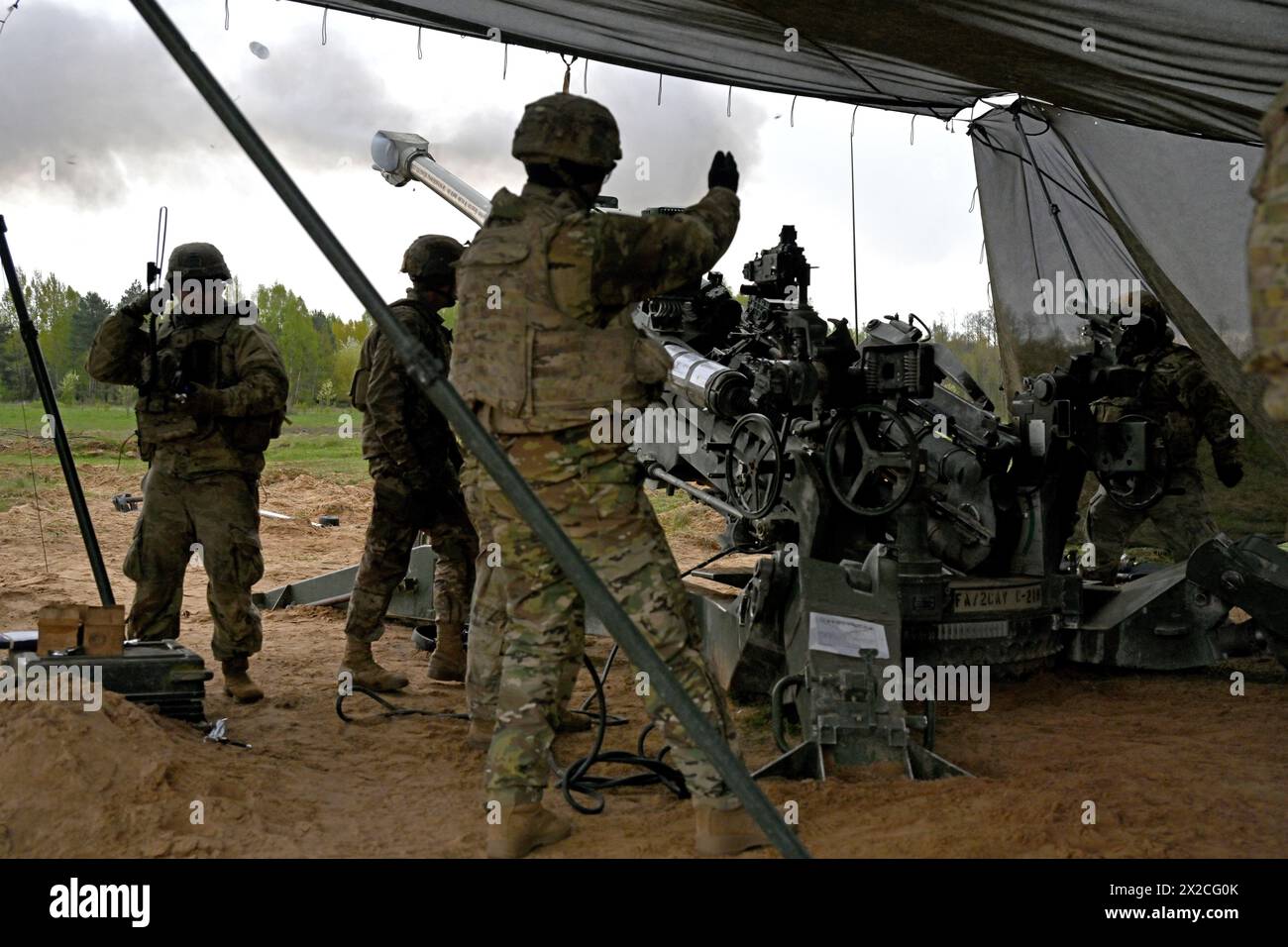 U.S. Soldiers assigned to Carnage Battery, Field Artillery Squadron ...
