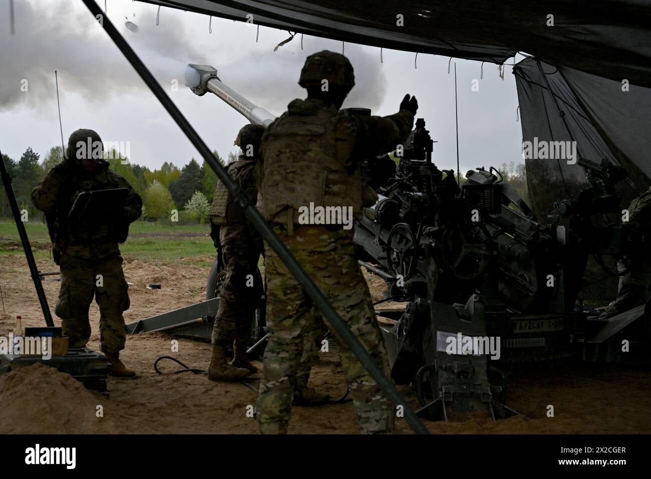 U.S. Soldiers assigned to Carnage Battery, Field Artillery Squadron ...