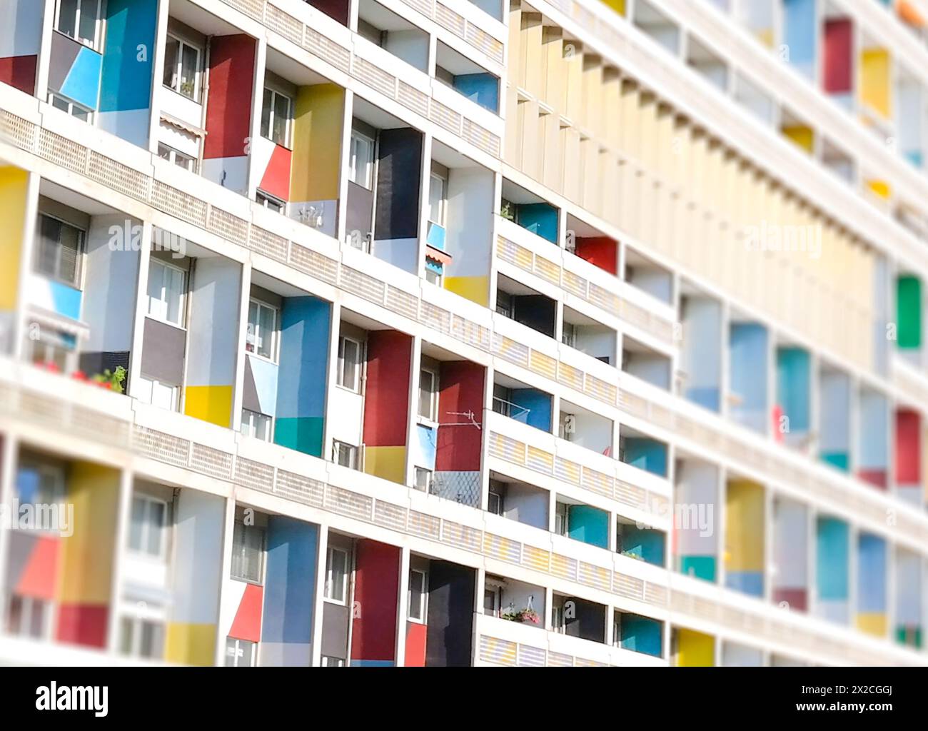 Concrete high rise apartment hi-res stock photography and images - Alamy