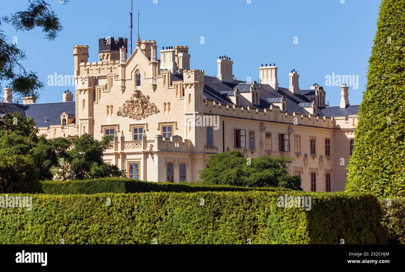 Tudor gothic architecture hi-res stock photography and images - Alamy