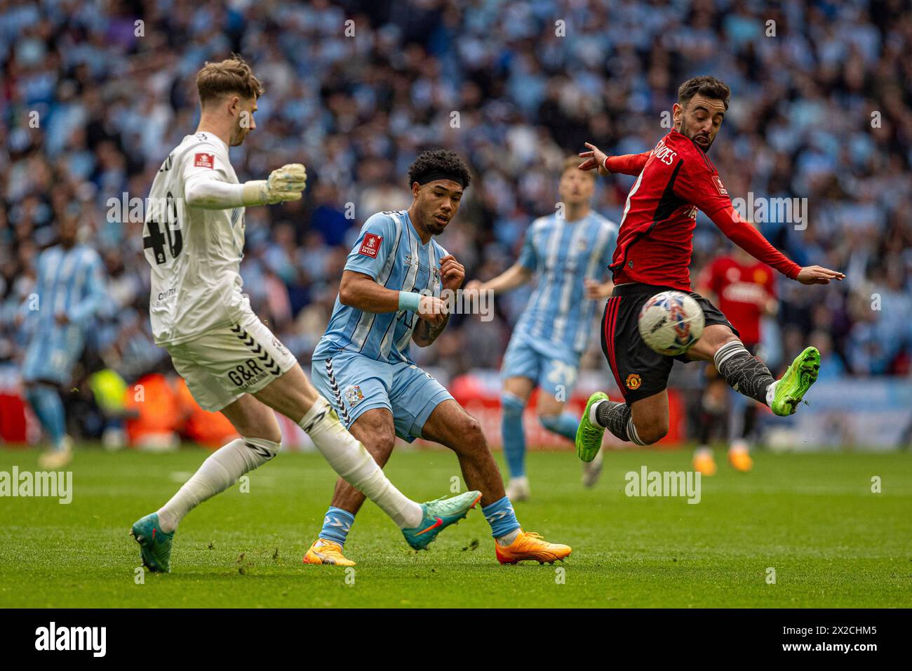 Bruno Fernandes of Man Utd tries to charge down clearance by Bradley ...