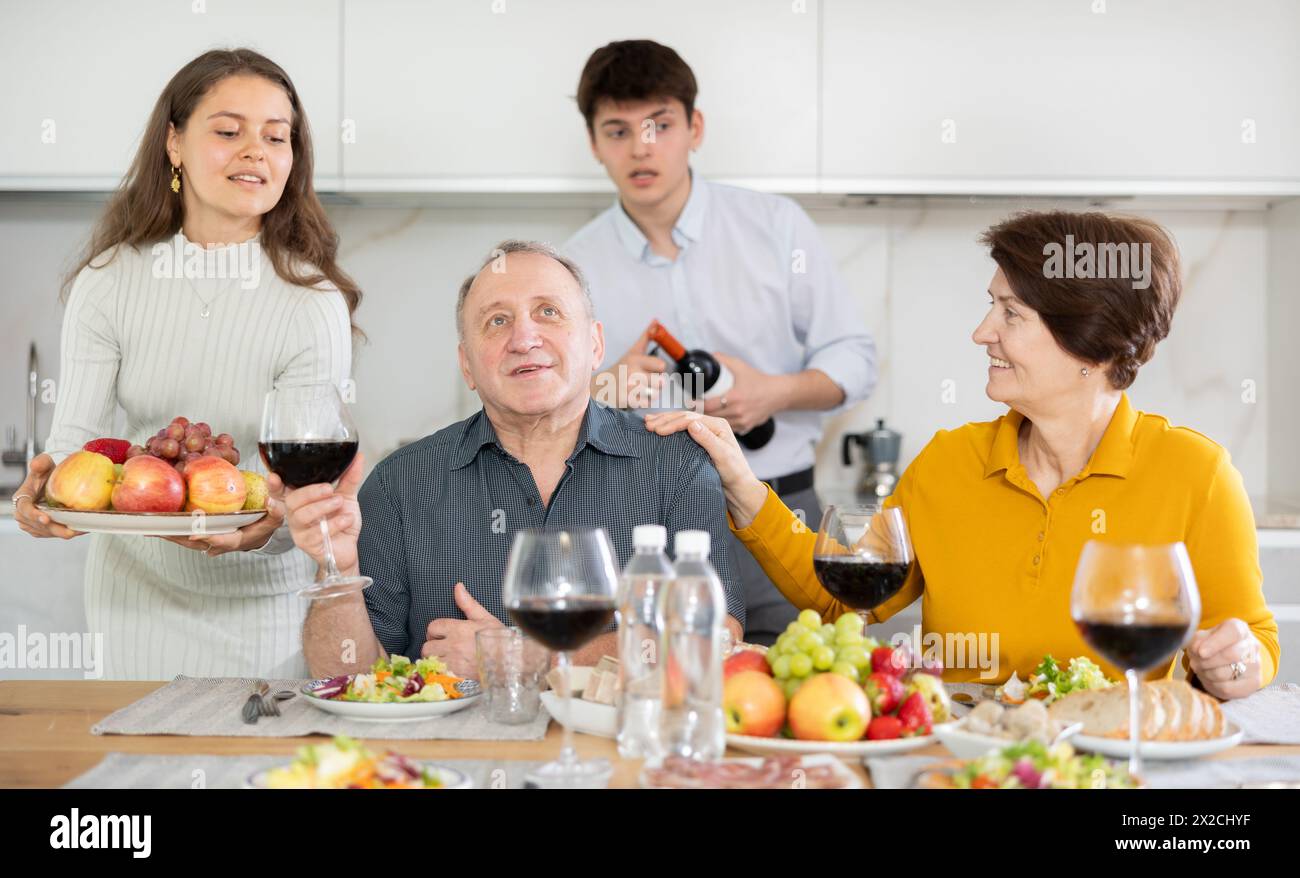 Happy senior parents having dinner with daughter and son-in-law Stock Photo - Alamy