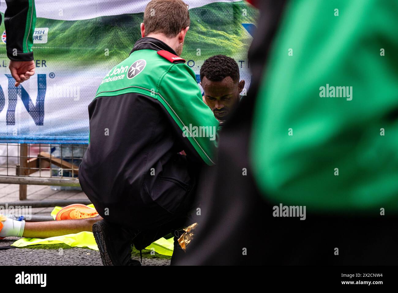 London, UK. 21st Apr, 2024. Milkesa Mengesha collapses at 39 km marker ...