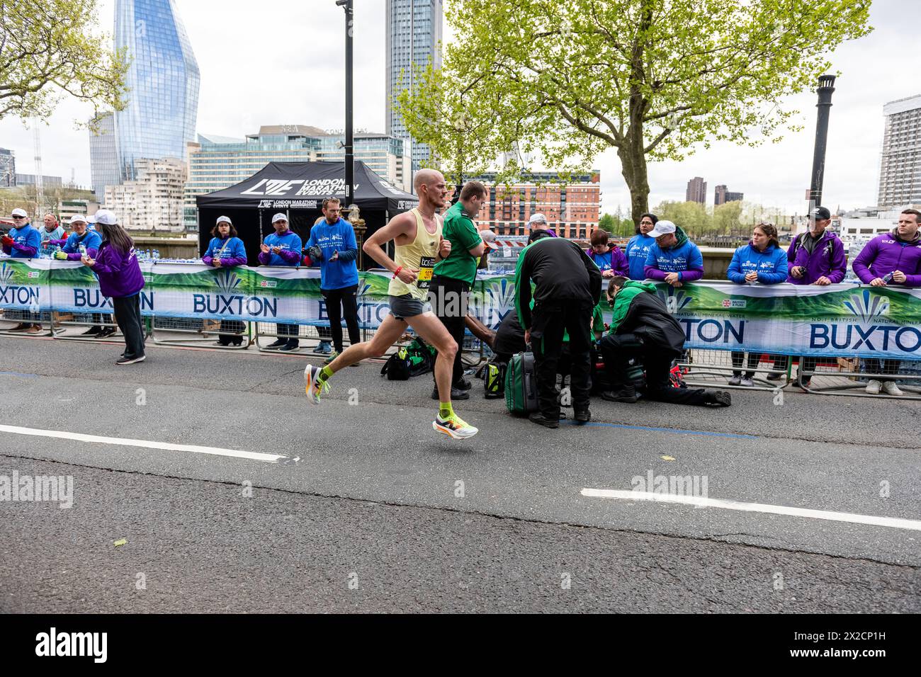 London, UK. 21st Apr, 2024. Milkesa Mengesha collapses at 39 km marker ...