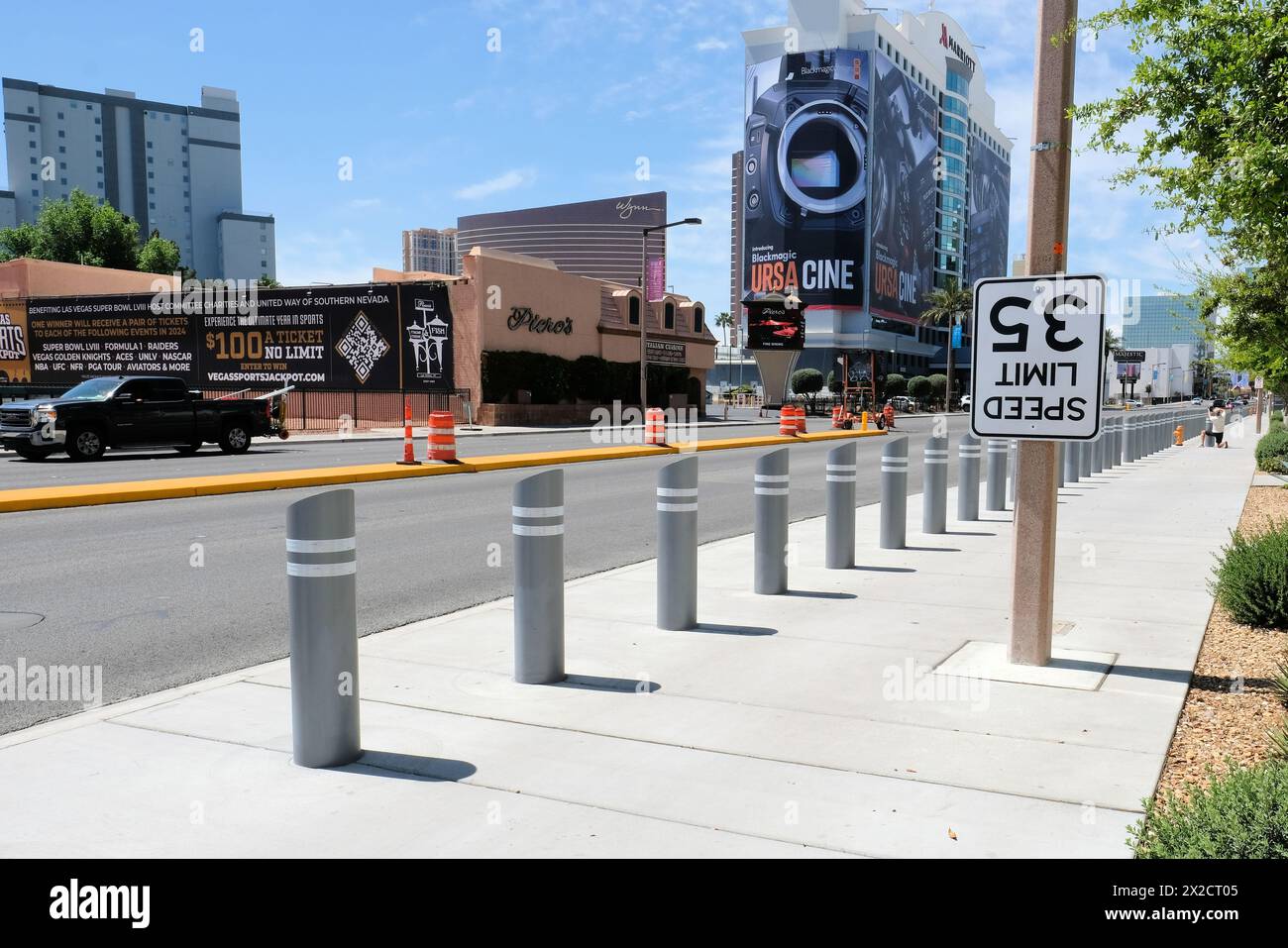 Upside down speed limit sign in Las Vegas, Nevada; inverted 35 miles ...