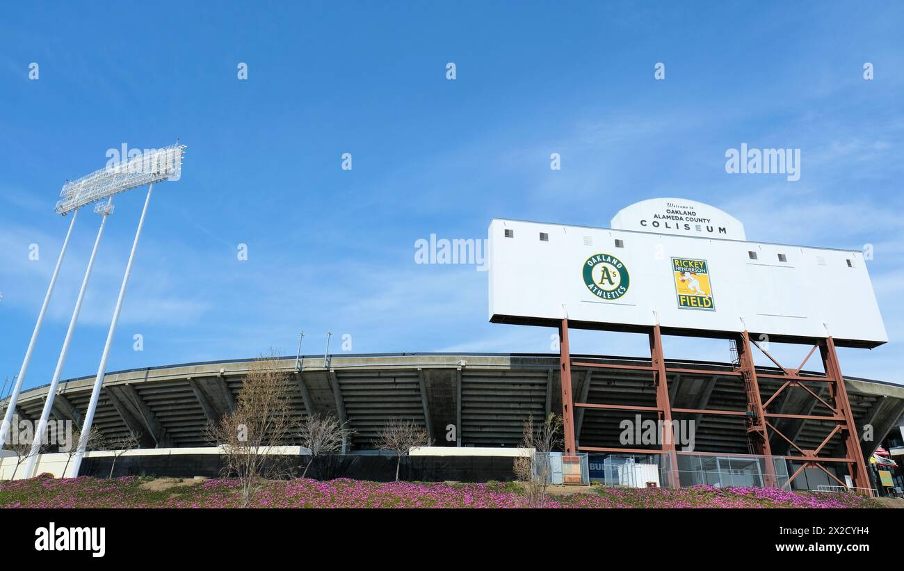 Welcome sign at Oakland Alameda County Coliseum and the Ricky Henderson ...