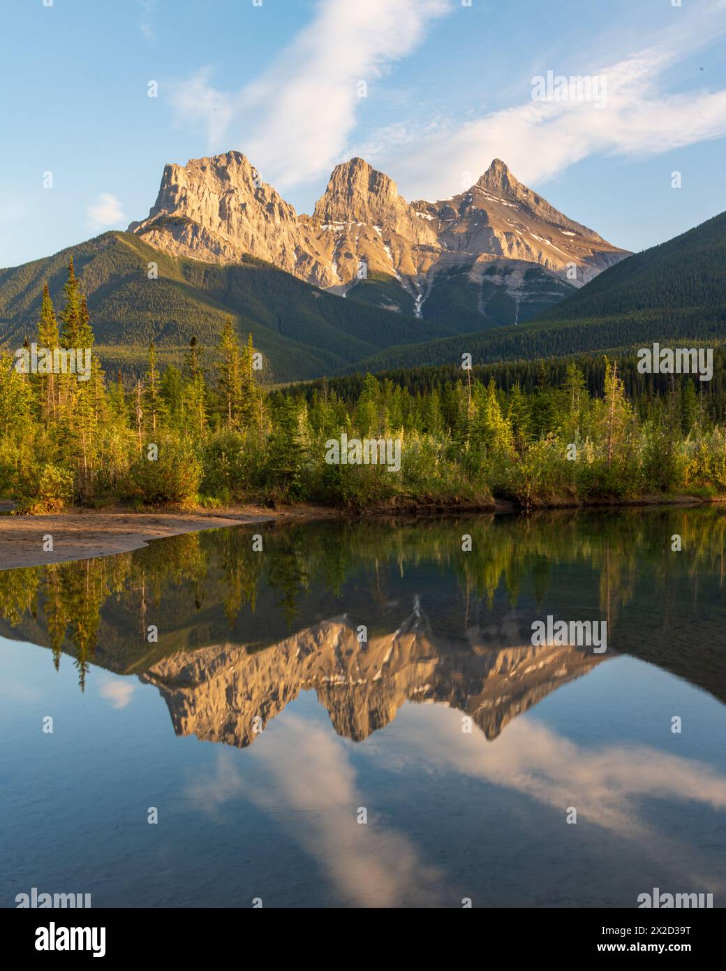 Incredible view of Three Sisters in Canada, Banff National Park with ...