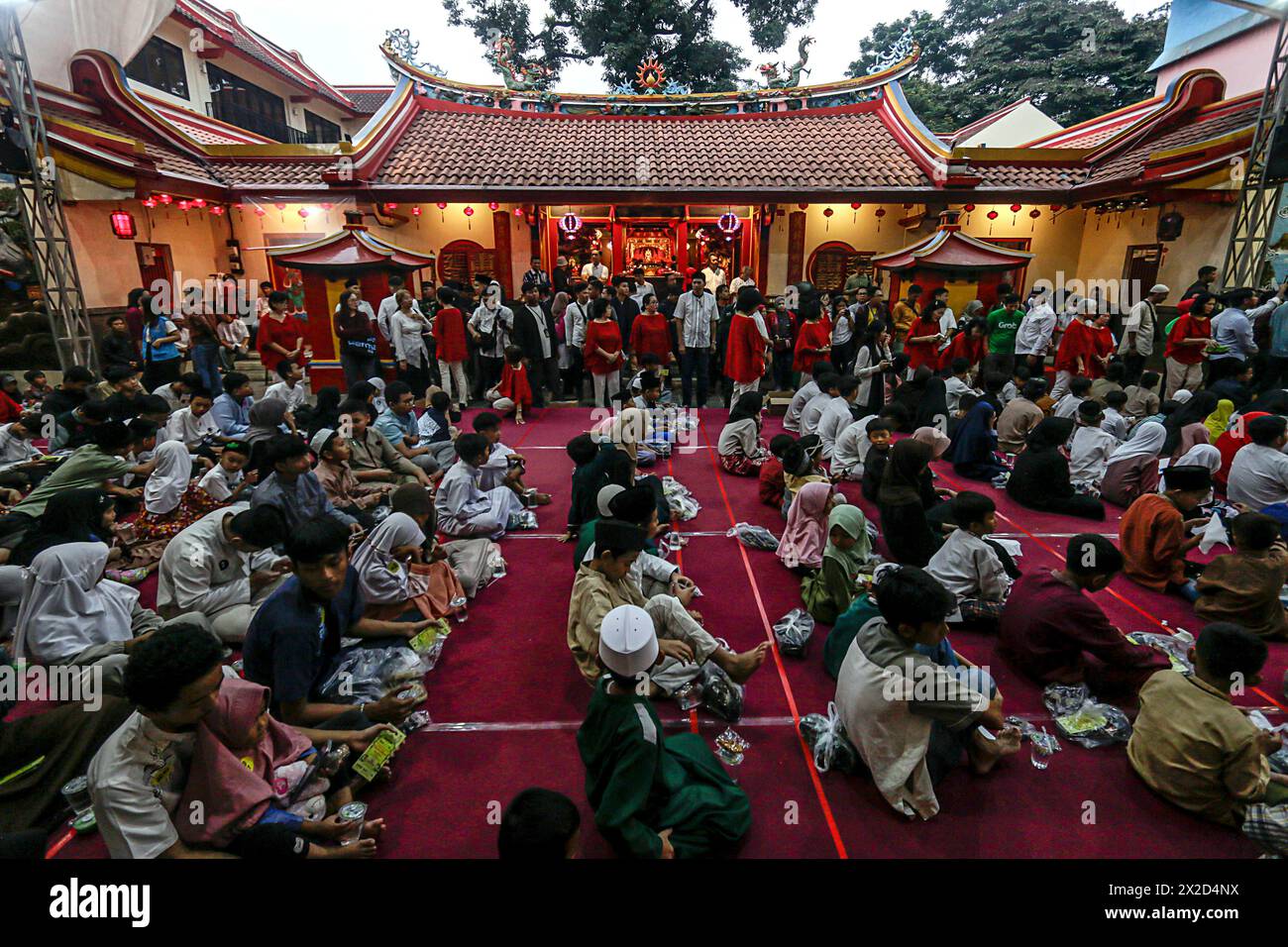 Hundreds of Muslim orphans and disabled children eat together at the ...