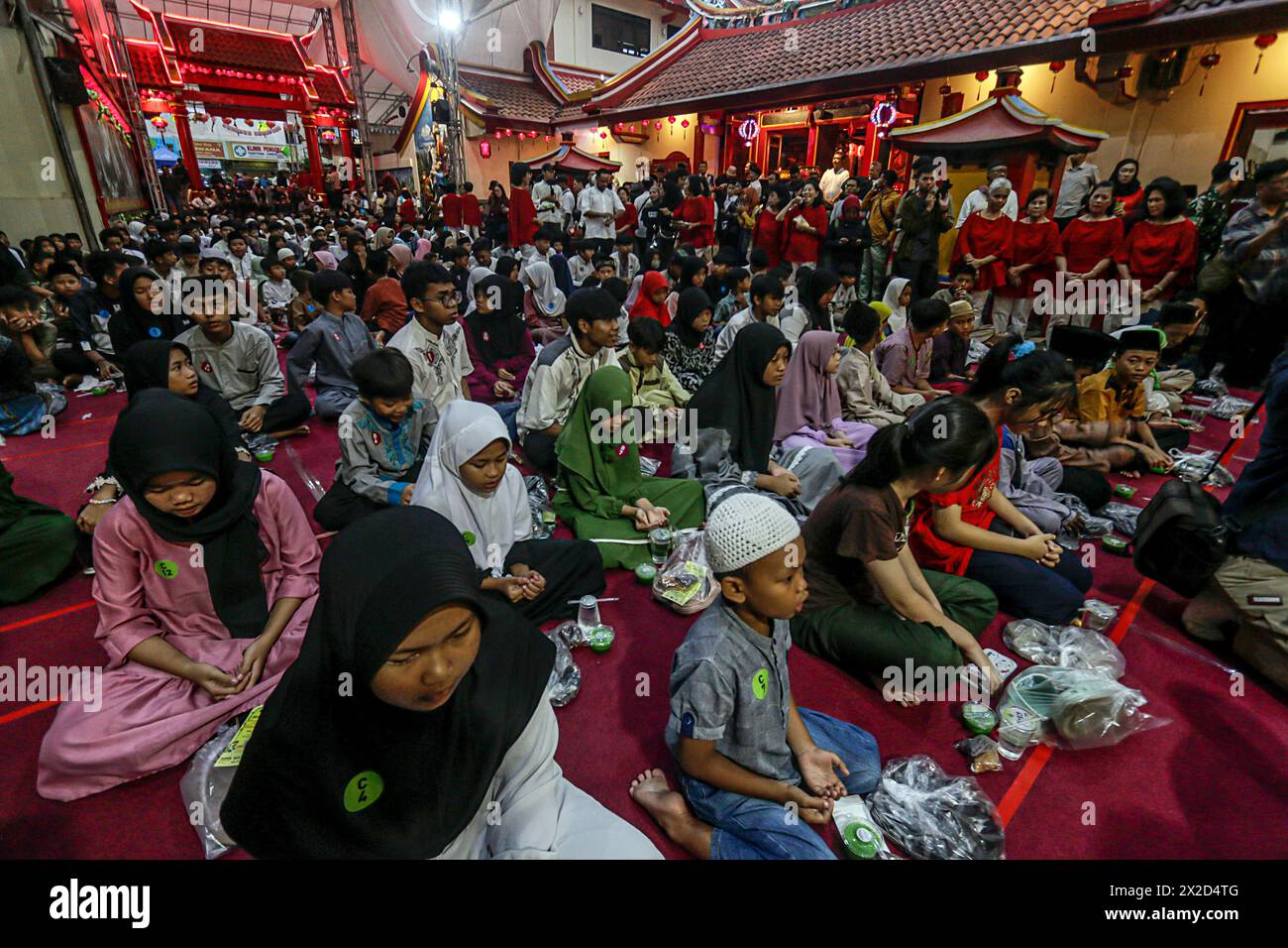 Hundreds of Muslim orphans and disabled children eat together at the ...