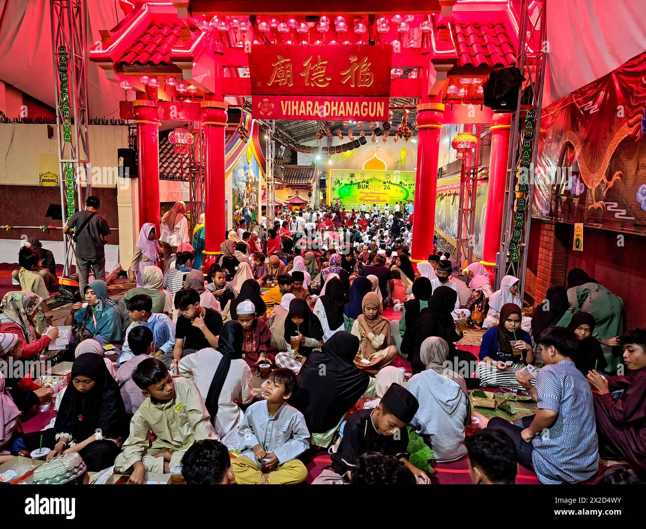 Hundreds of Muslim orphans and disabled children eat together at the ...