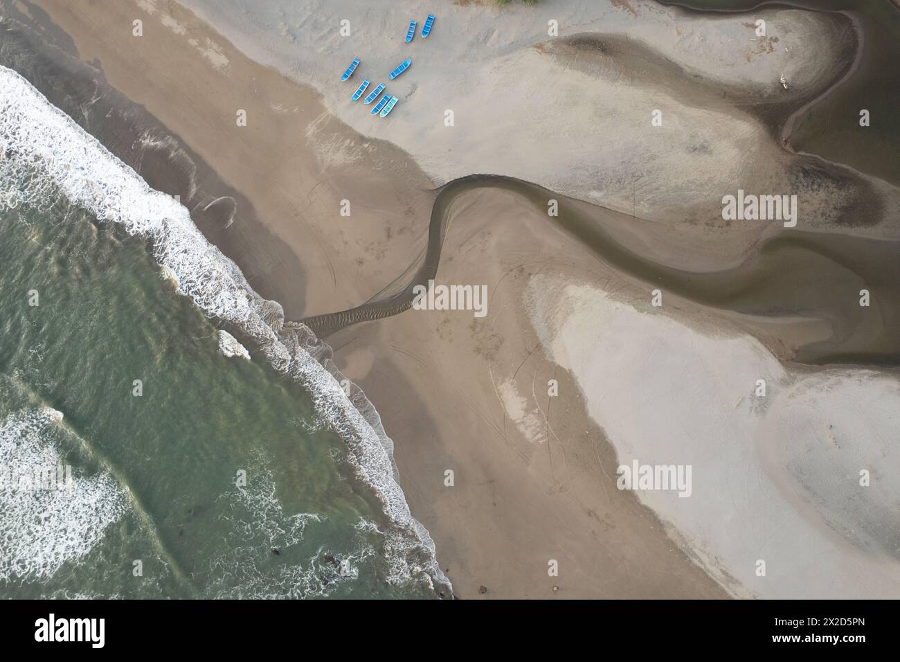 Blue boats hi-res stock photography and images - Alamy