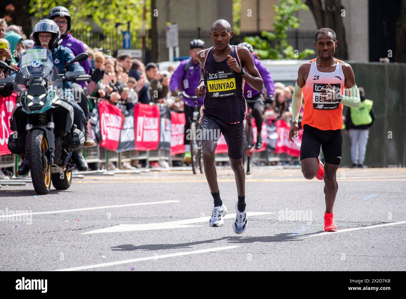 London, UK. 21st Apr, 2024. Male elite Marathon runners are passing by ...