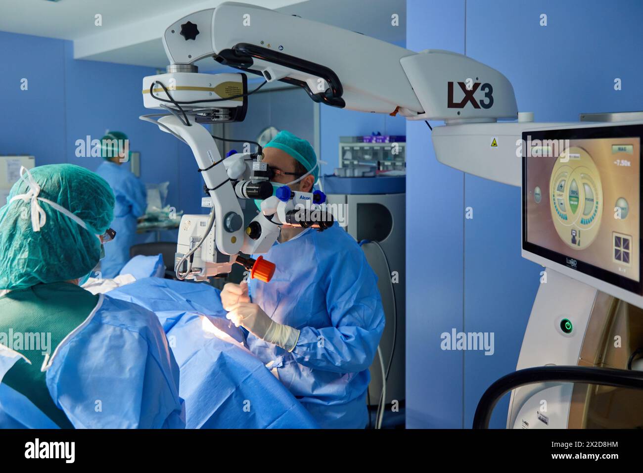 Surgeons, Surgical intervention of eyes, Cataracts, Operating theater ...