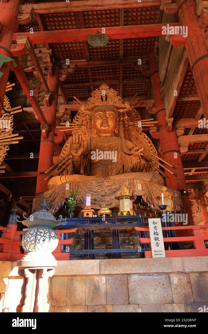 Todai-ji, a Buddhist temple with one of Japan's largest bronze Buddha ...