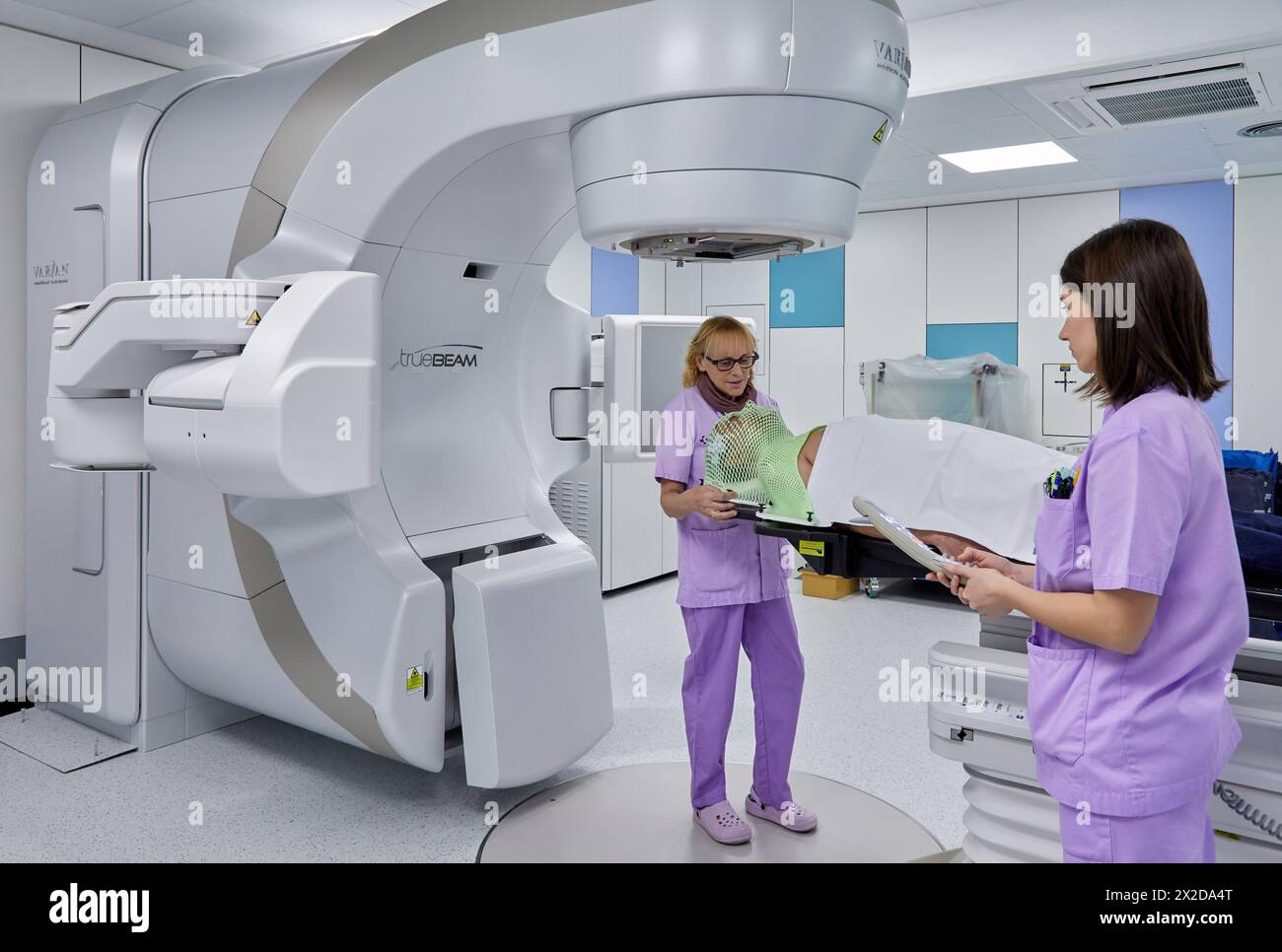Linear accelerator, Radiotherapy, Oncology, Hospital Donostia, San ...