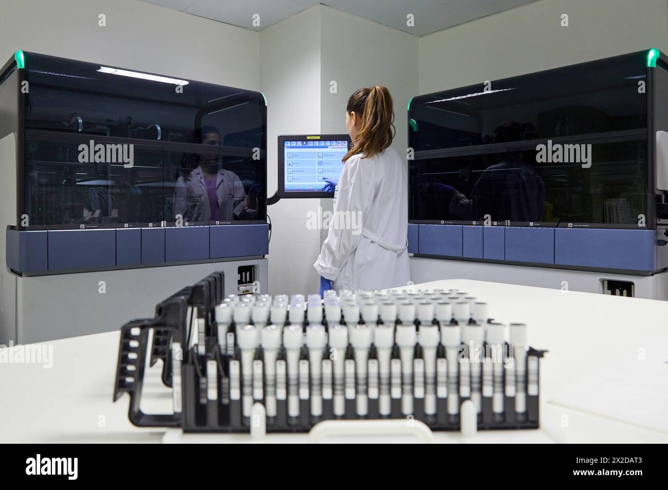 Integrated solutions for molecular tests in the diagnostic laboratory ...