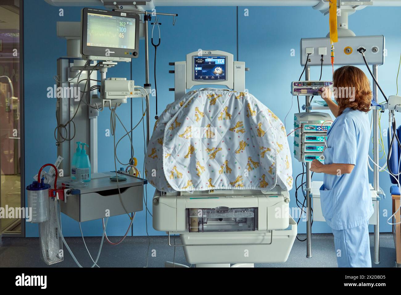 Nurse taking care of baby in the incubator, Neonatal pediatrics ...