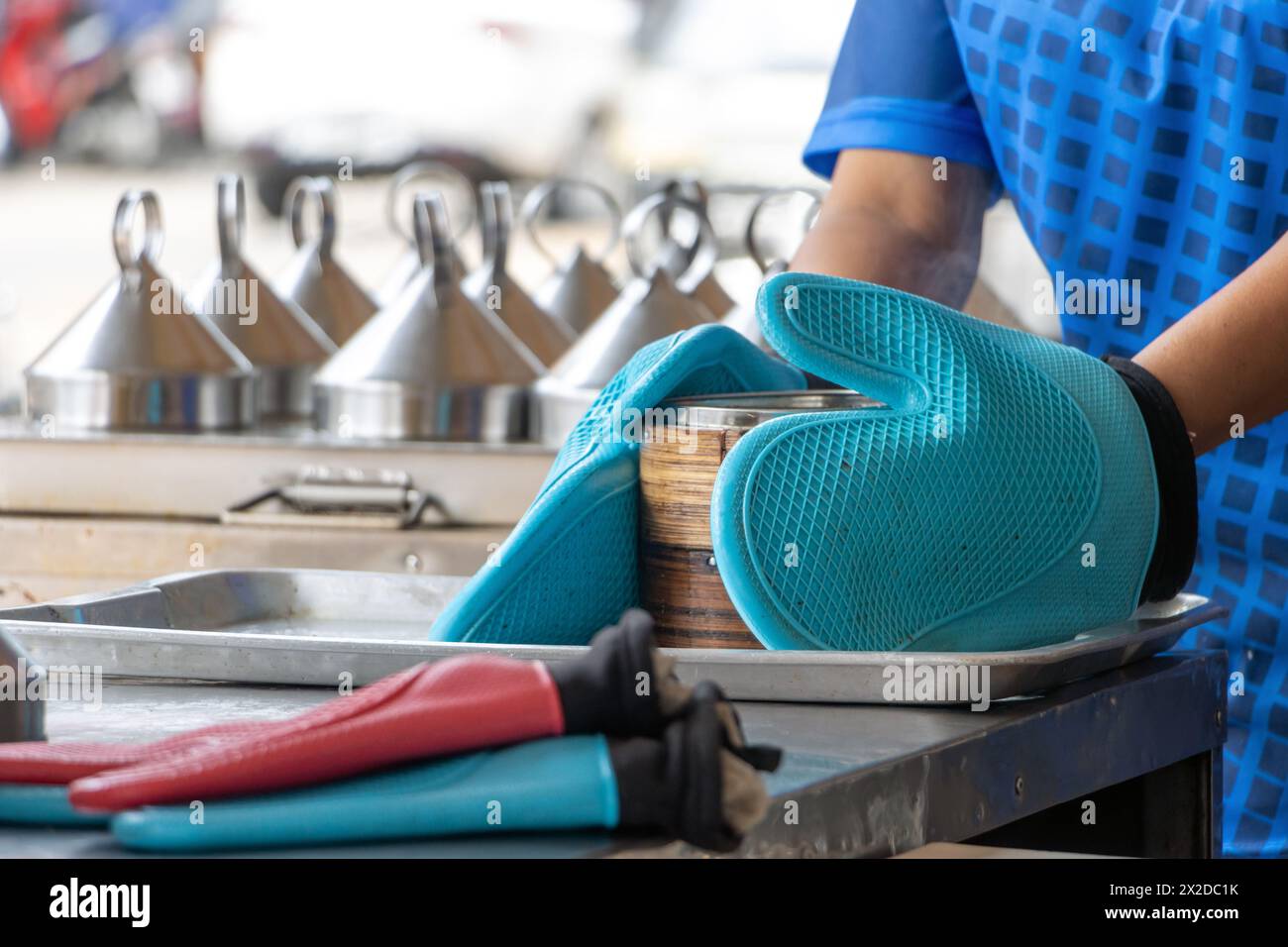 Preparing traditional Dim Sum in a street restaurant Stock Photo - Alamy