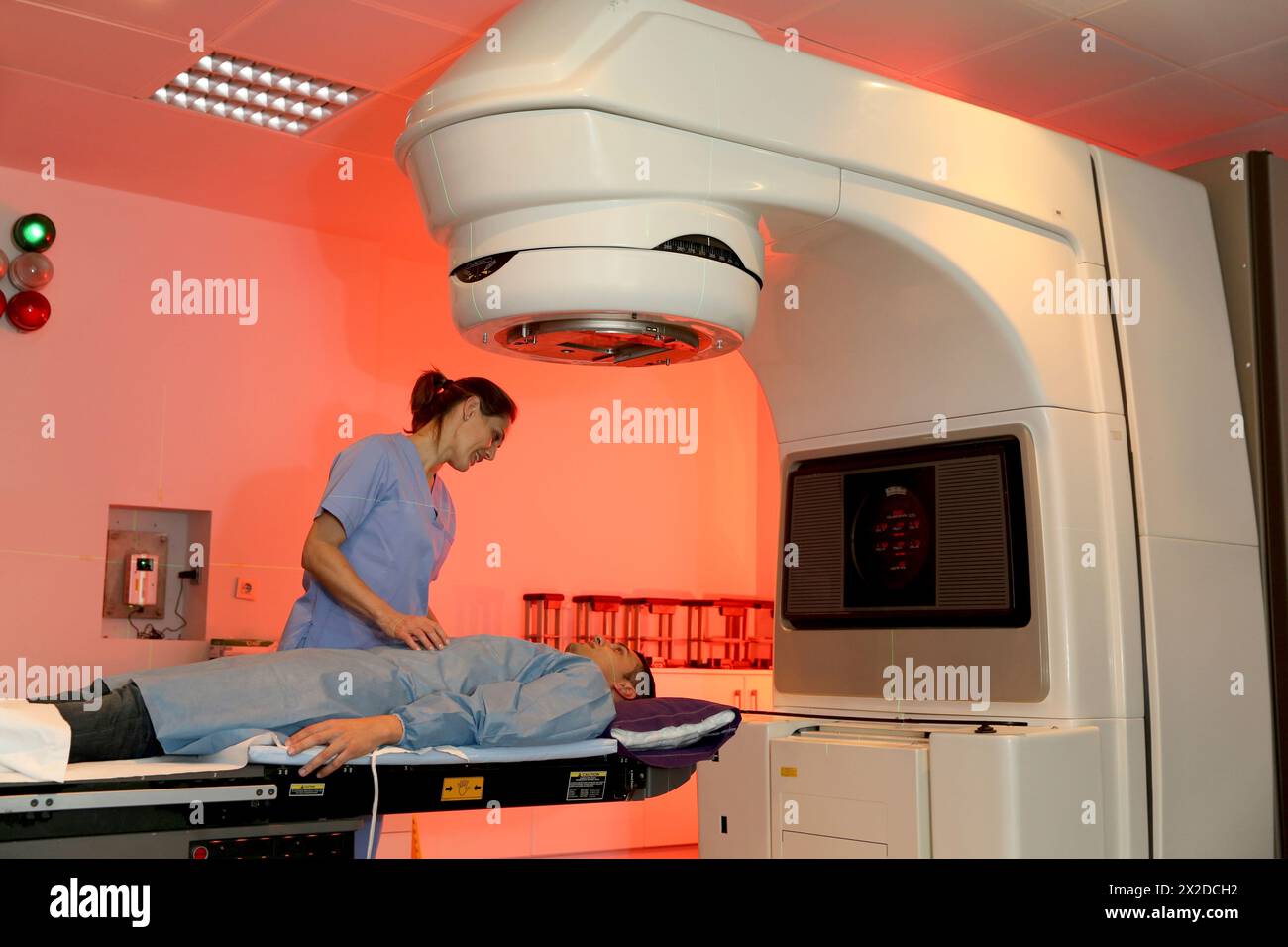 Linear Particle Accelerator, Radiotherapy, Onkologikoa Hospital ...