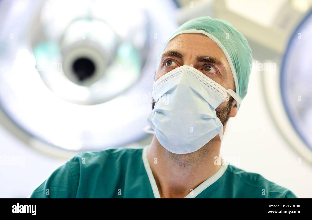 Surgeon, Surgery, Operating room, Hospital, Spain Stock Photo - Alamy
