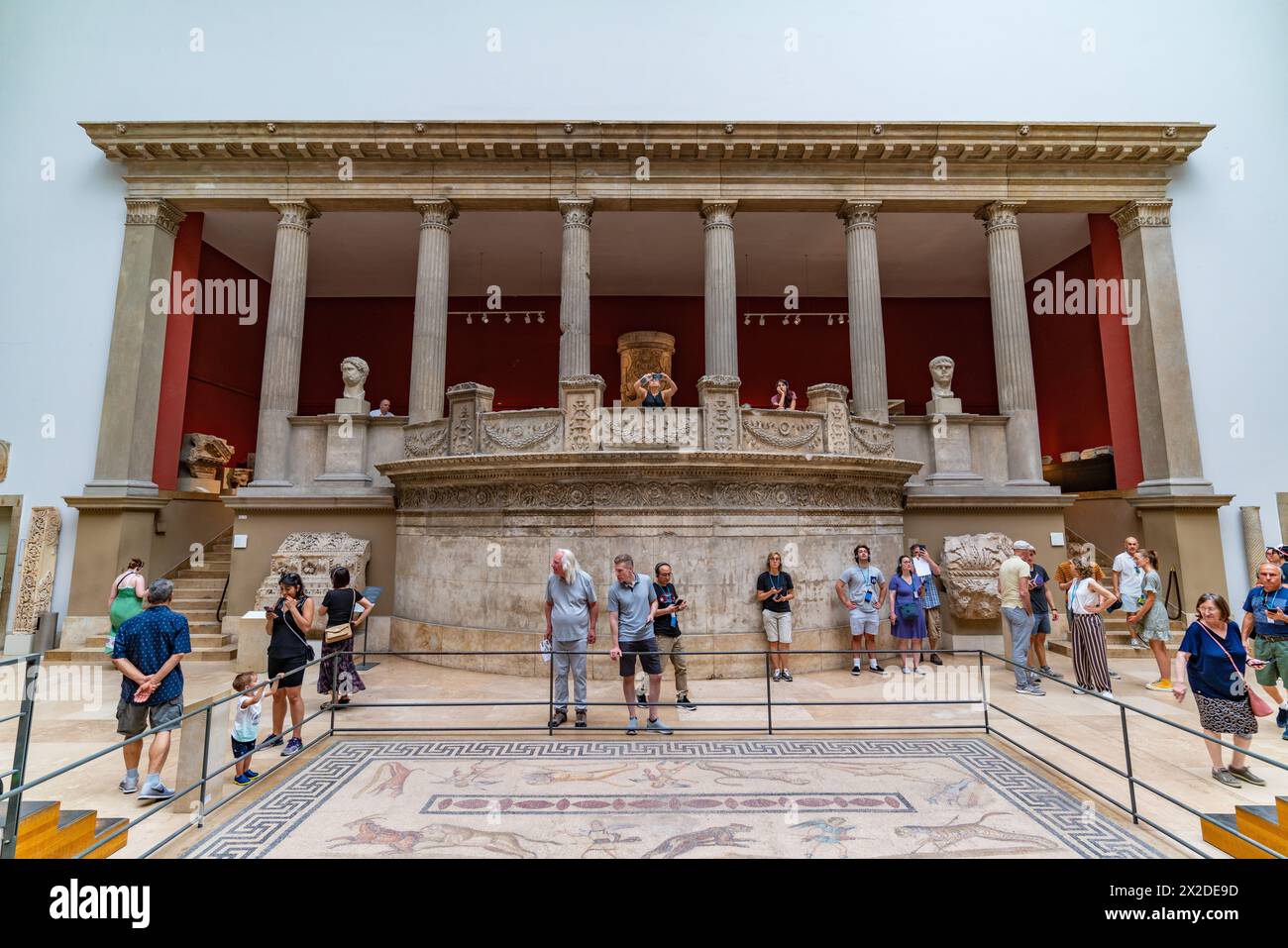 Roman balcony hi-res stock photography and images - Alamy