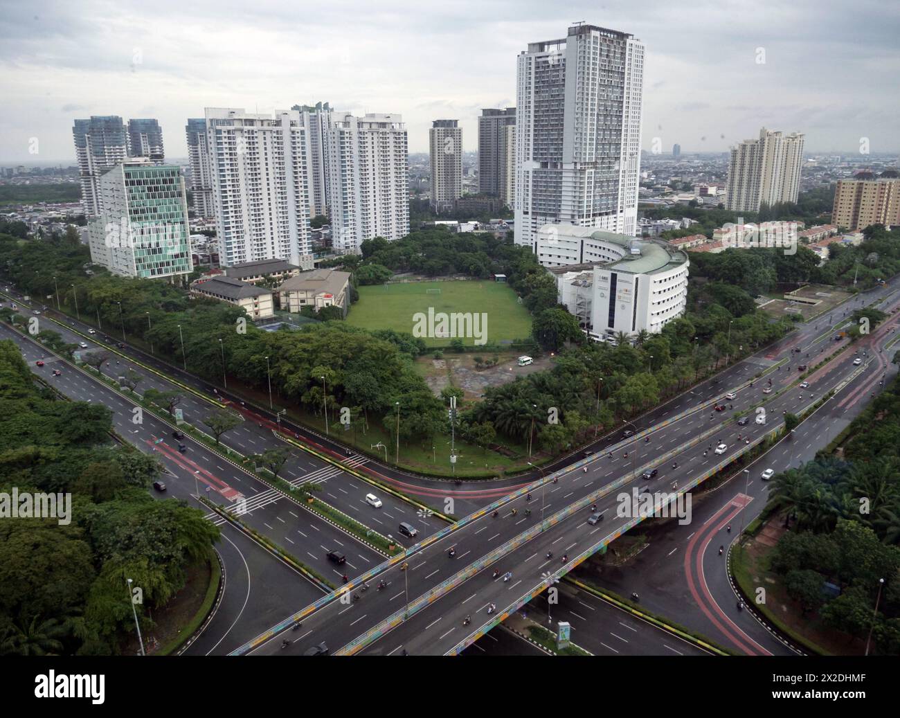 top view of overpass with vehicle traffic Stock Photo - Alamy