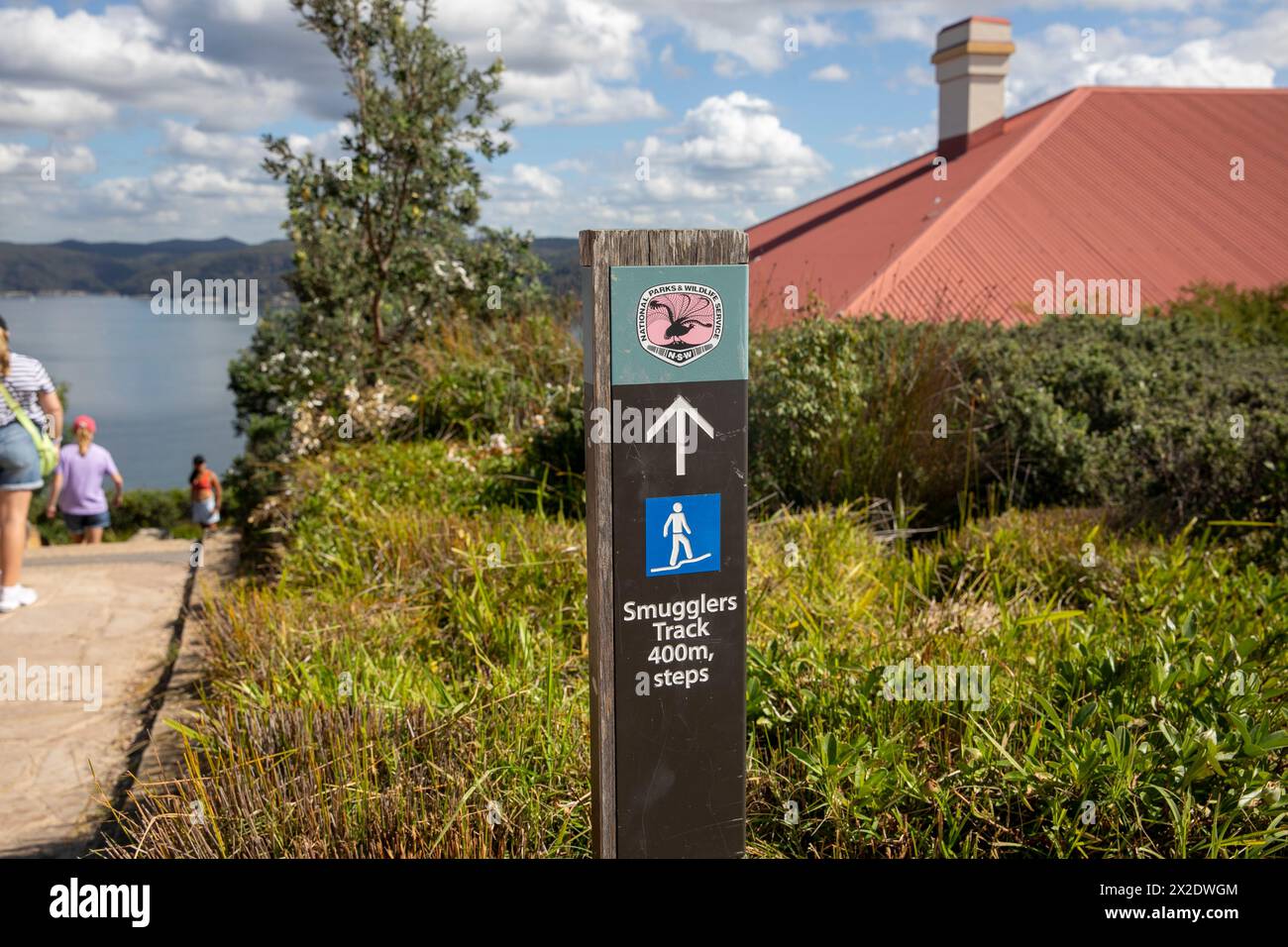 Barrenjoey lighthouse on Barrenjoey headland, sign for Smugglers ...