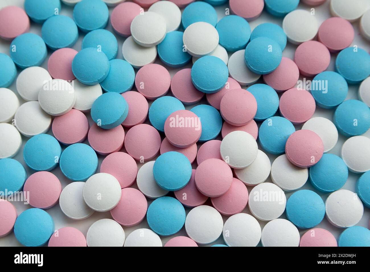 Pink tablets hi-res stock photography and images - Alamy