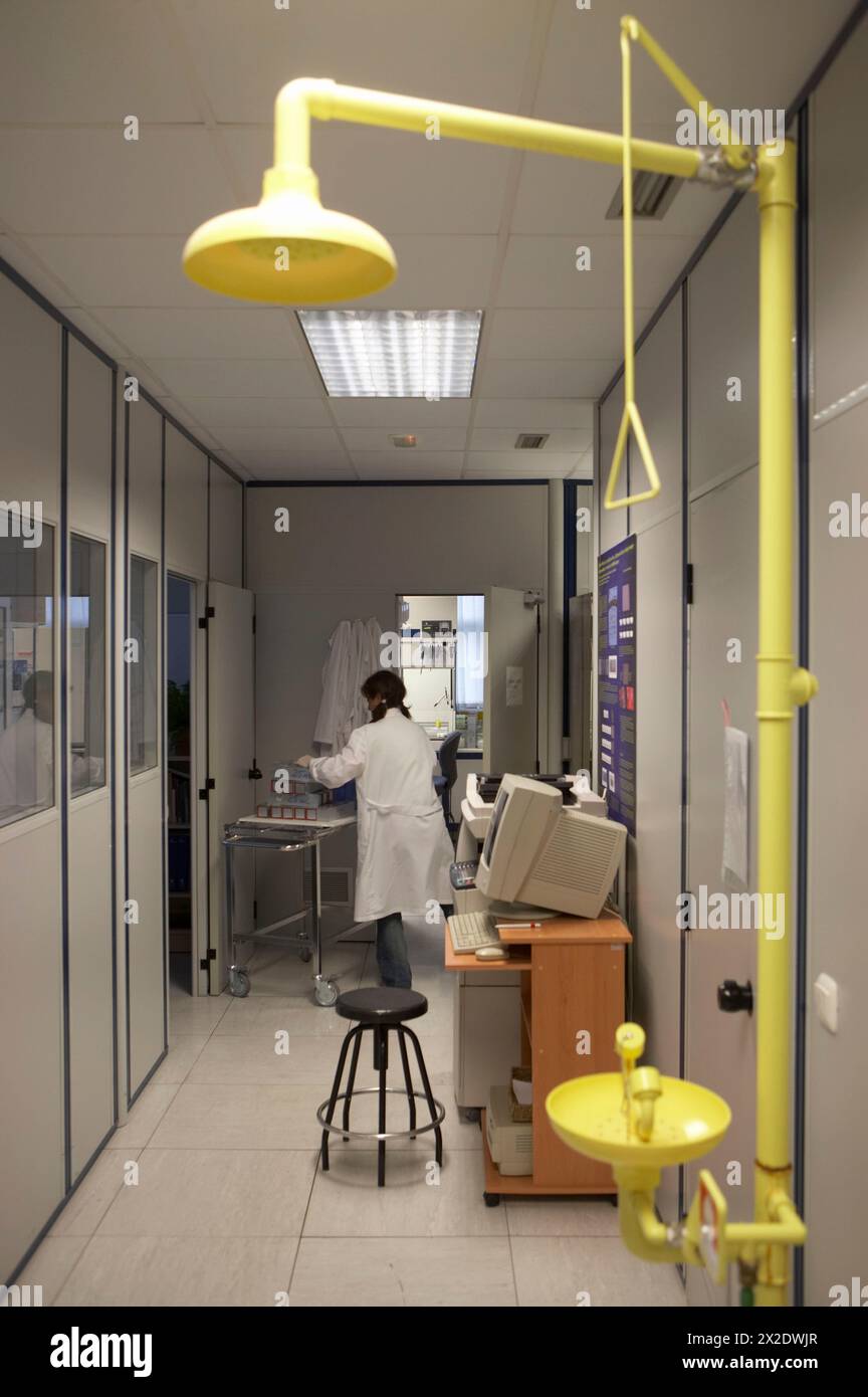 Shower cells hi-res stock photography and images - Alamy